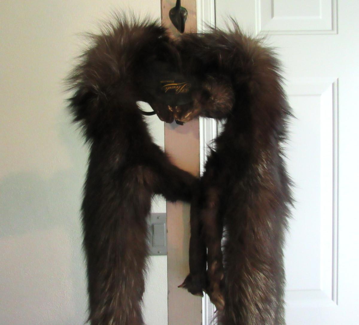 Vintage Long 2 Body Animal Fur Stole, Possibly Fox? | EstateSales.org