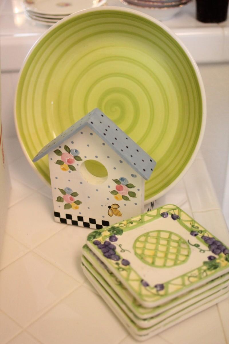 Lot 43 Italian Ceramic Platter, Ceramic Pot Holders | EstateSales.org